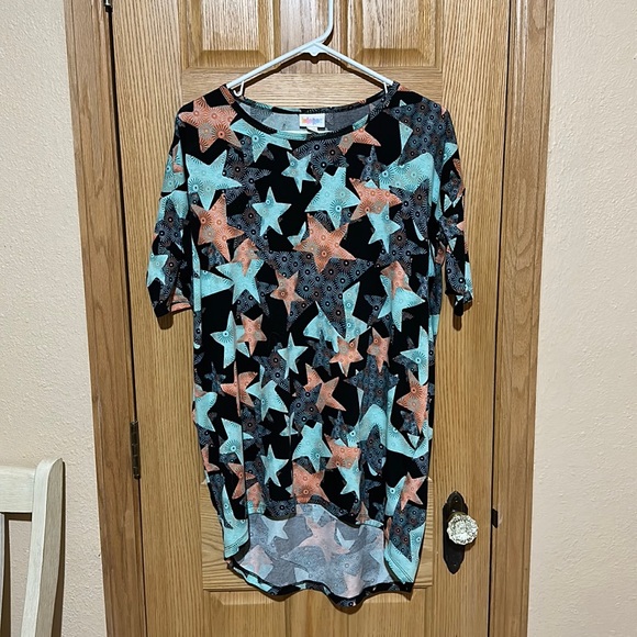 LuLaRoe | Tops | Lularoe Tshirt With Stars | Poshmark